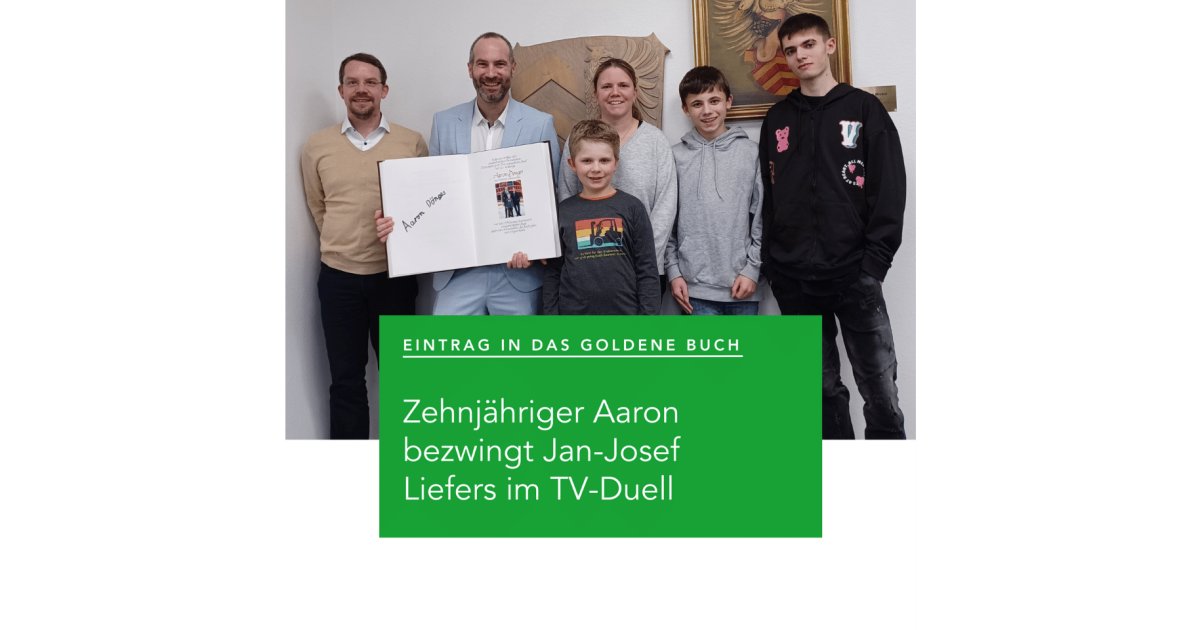 Zehnjähriger Aaron trägt sich in das Goldene Buch ein: „Unsere Stadt Nidderau großartig ...